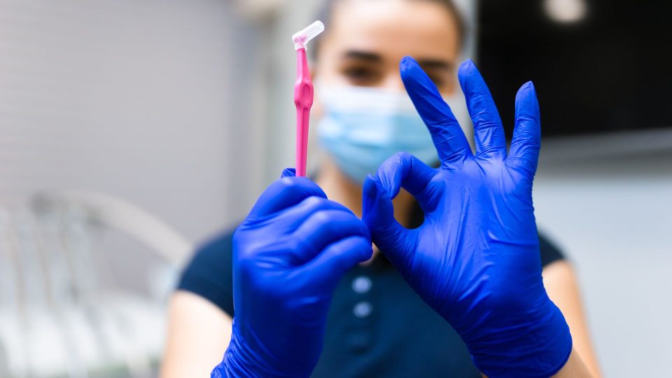 Interdental Cleaning: The Best Way To Clean Between Your Teeth!