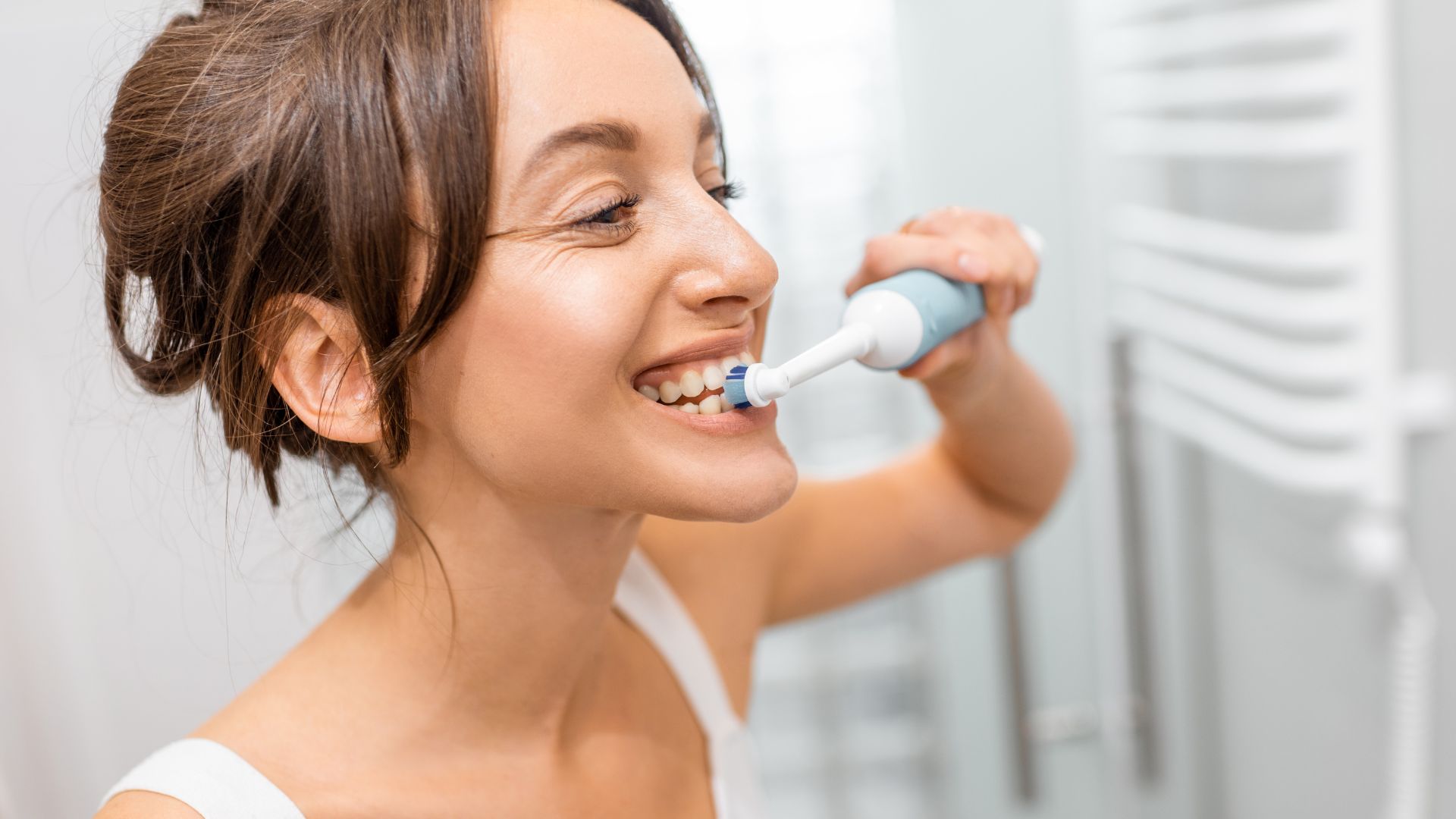 Interdental Cleaning: The Best Way To Clean Between Your Teeth!