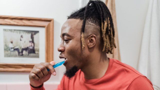 How To Clean Your Gums At Home